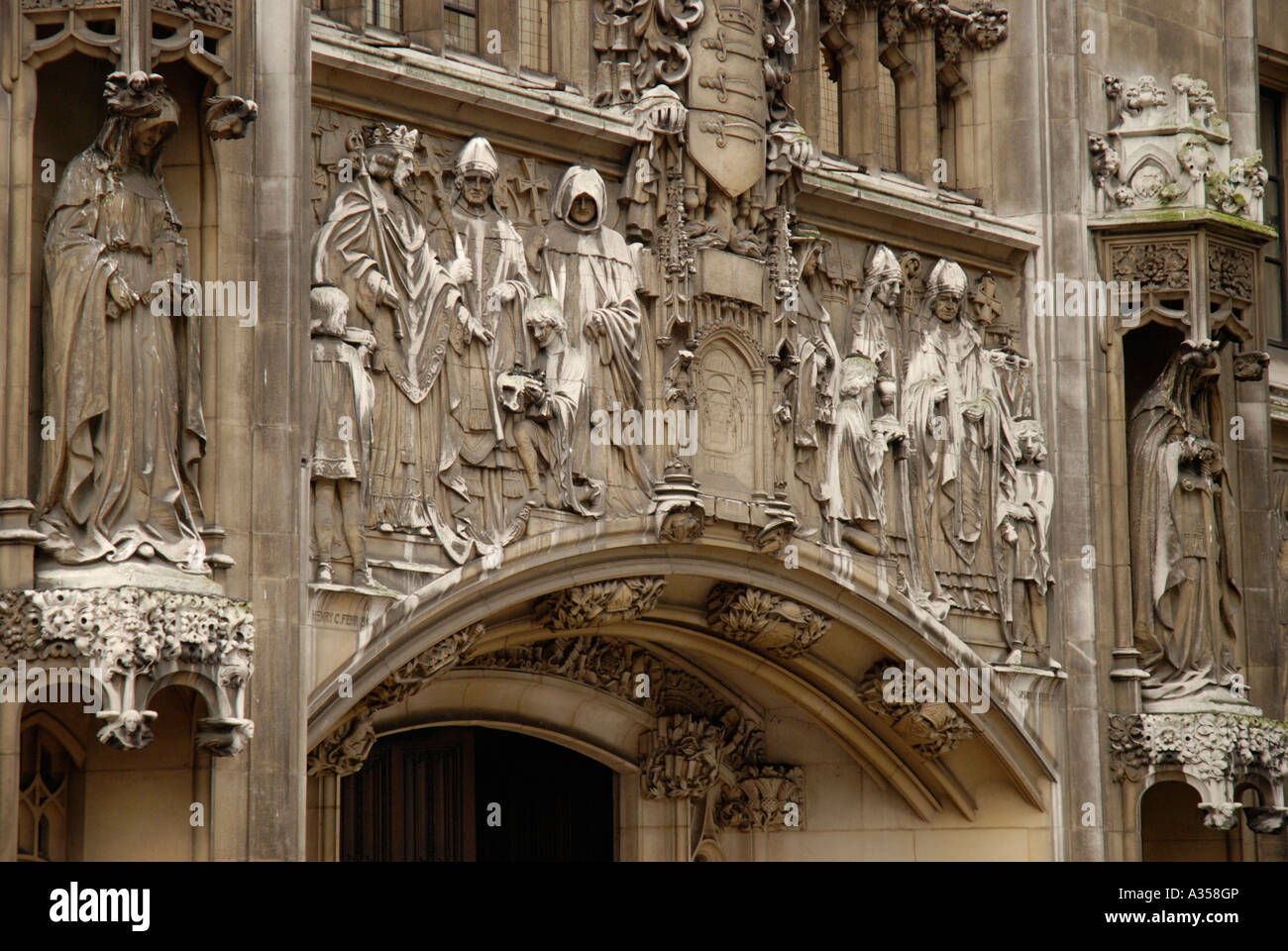 The medieval guildhall hi-res stock photography and images - Alamy