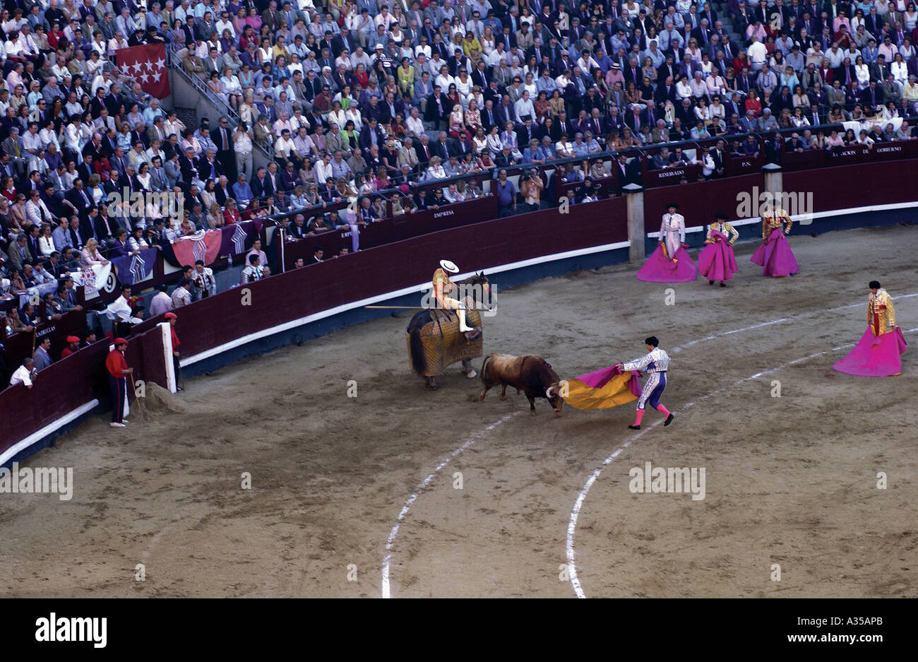 Spectator stand hi-res stock photography and images - Alamy