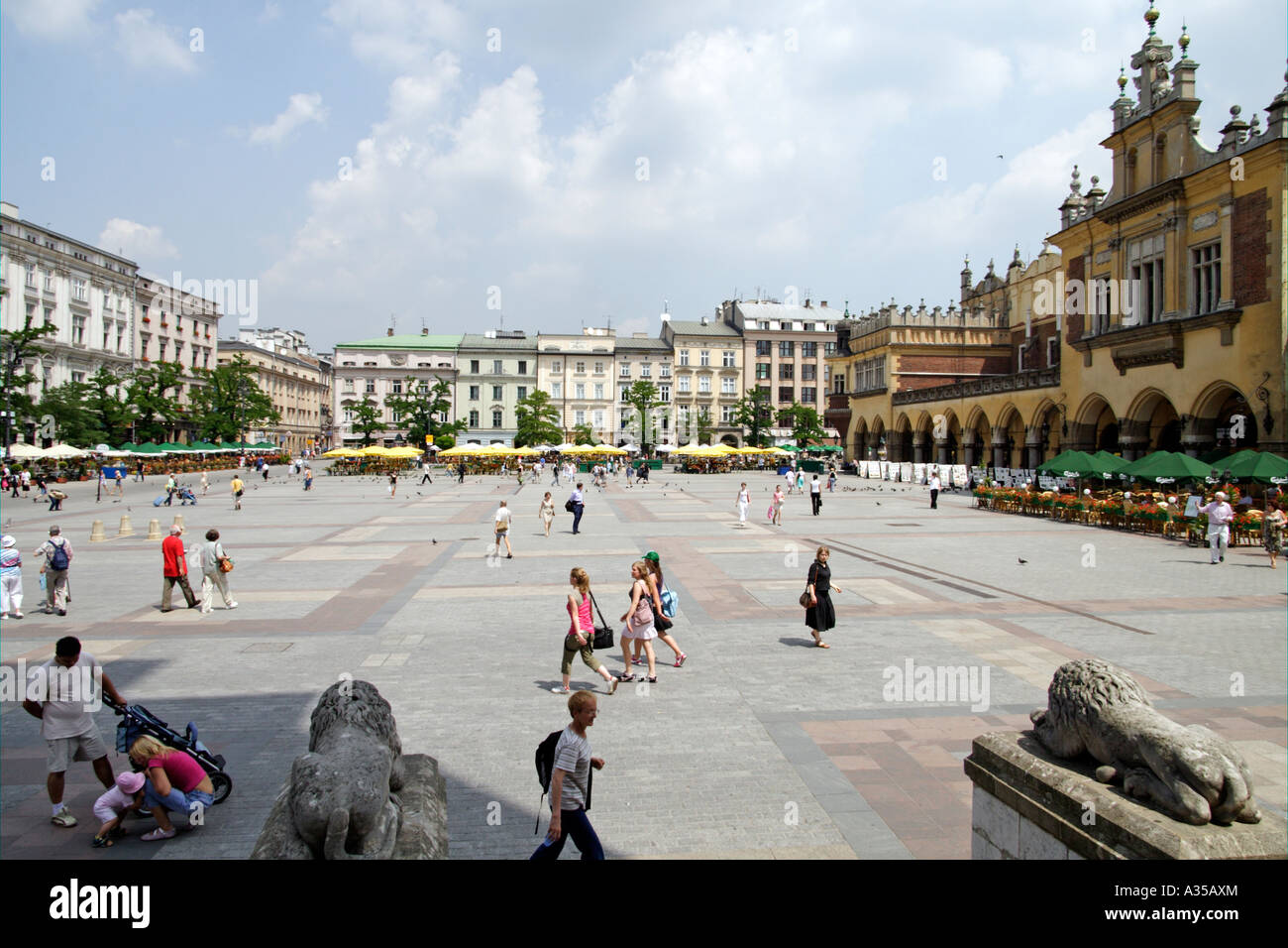 The ancient Rynek Glowny (Market Square), Krakow, with the Sukiennice ...