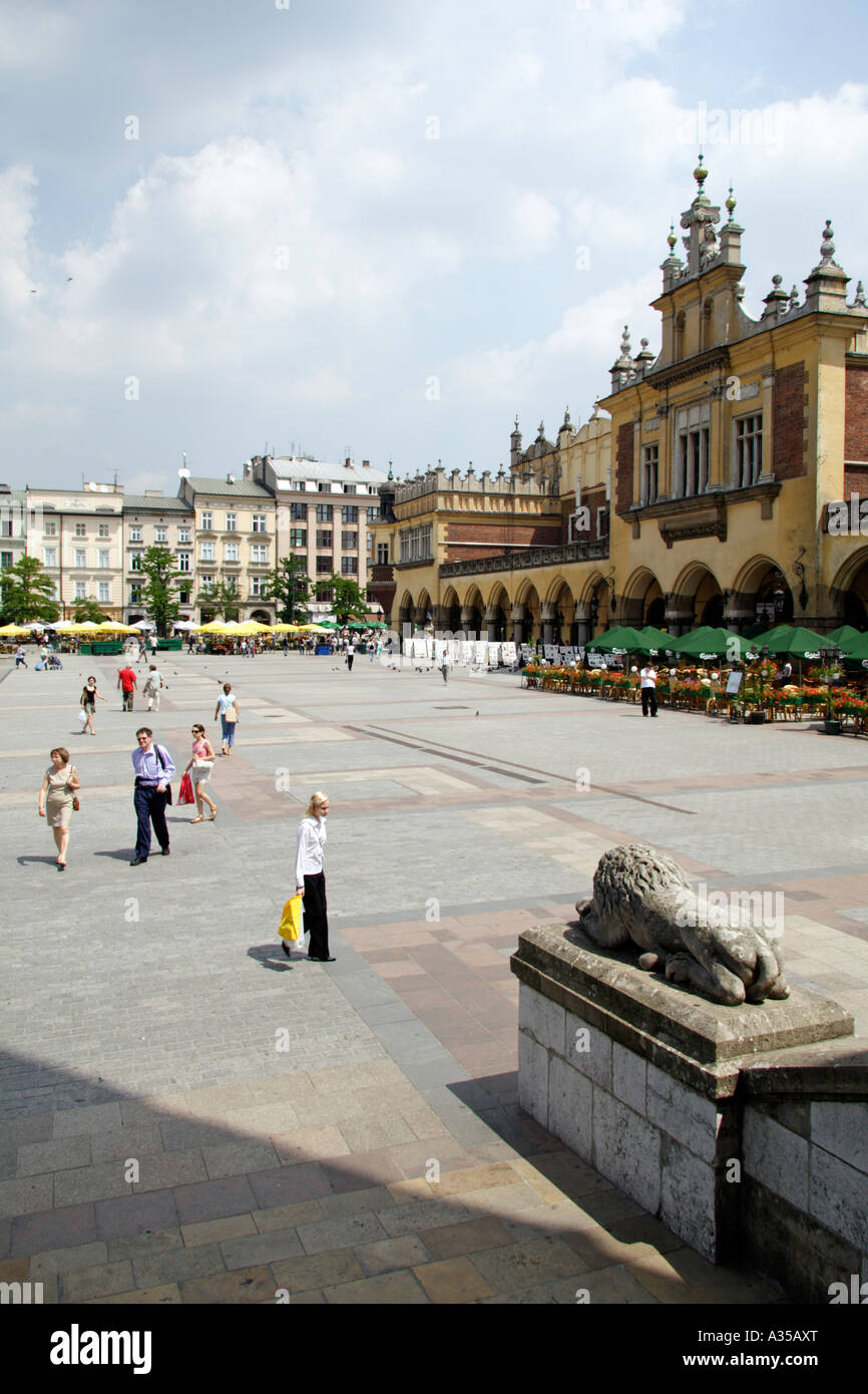 The ancient Rynek Glowny (Market Square), Krakow, with the Sukiennice ...