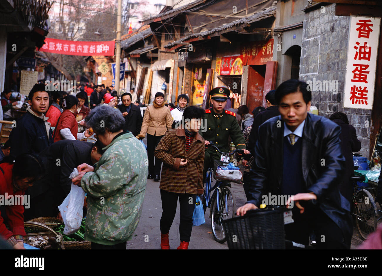 Street market Chengdu Sichuan province China Stock Photo - Alamy