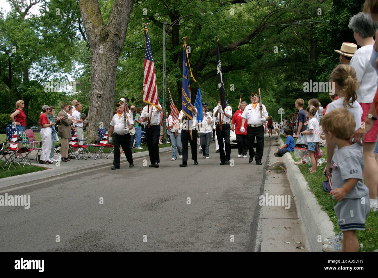 American legion parade hi-res stock photography and images - Alamy