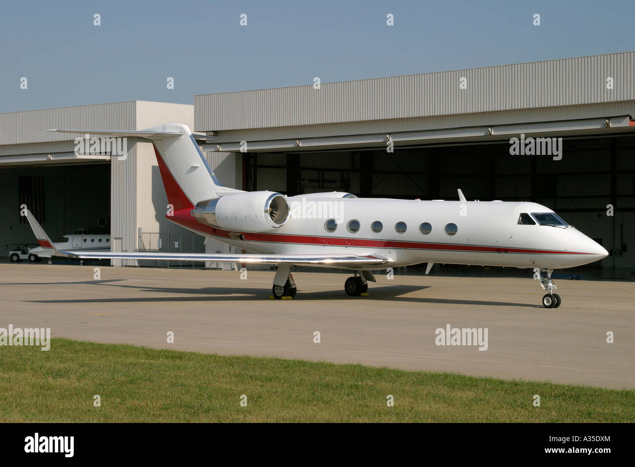 Gulf Stream Aircraft Stock Photos & Gulf Stream Aircraft Stock Images ...