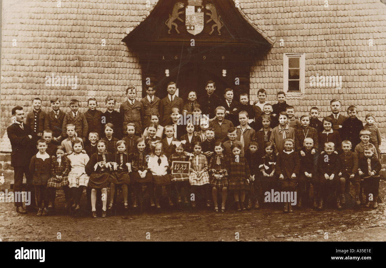 picture of a school class in the year 1900 schoolgirls schoolboys ...
