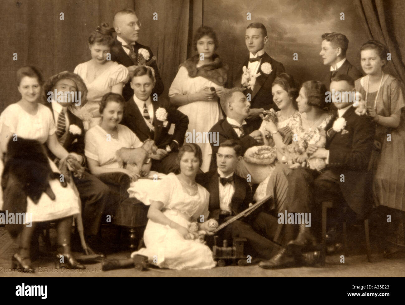 group picture of a wedding in the year 1915 Stock Photo - Alamy