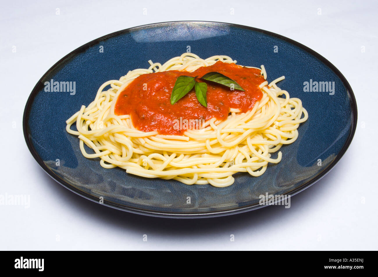 plate of spaghetti with tomato sauce Stock Photo - Alamy