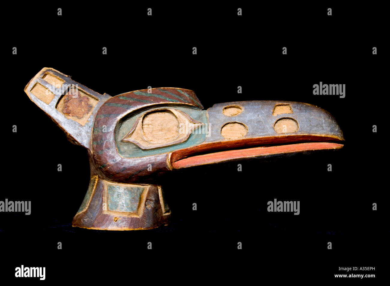 Pacific northwest native american carved hi-res stock photography and ...
