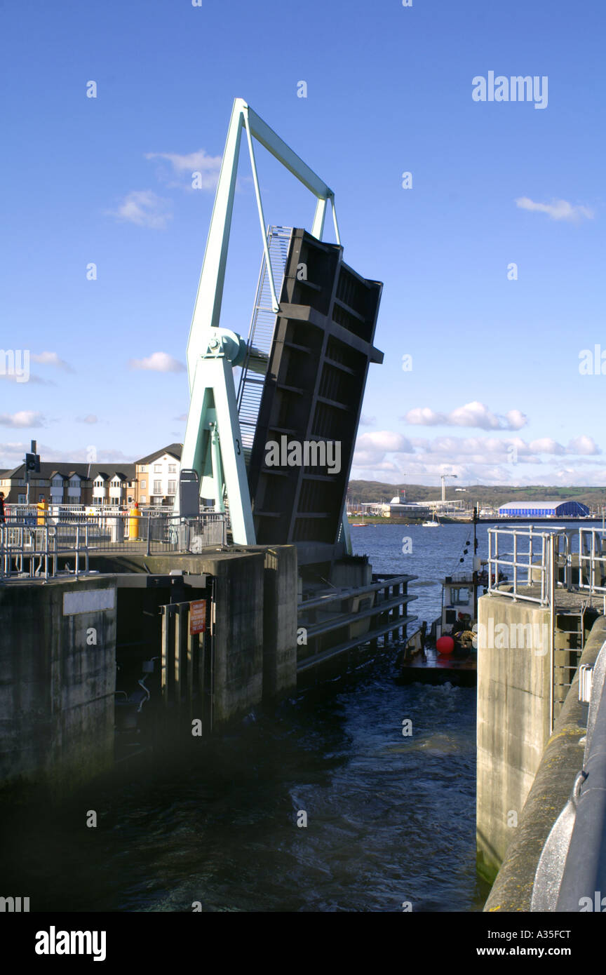Raised bridge lock gates, Cardiff Bay Barrage, South Wales, UK Stock ...