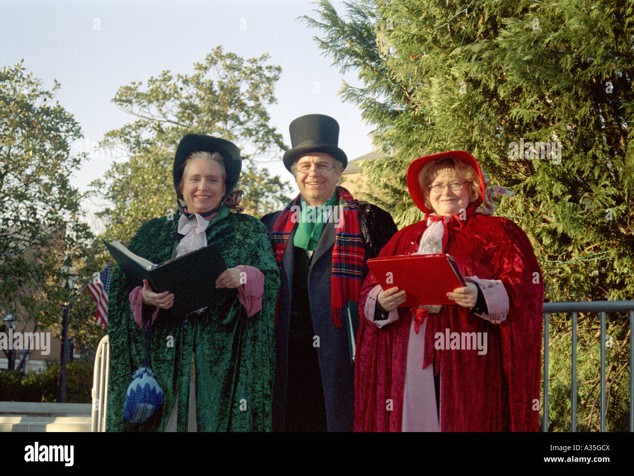 Victorian carolers hi-res stock photography and images - Alamy