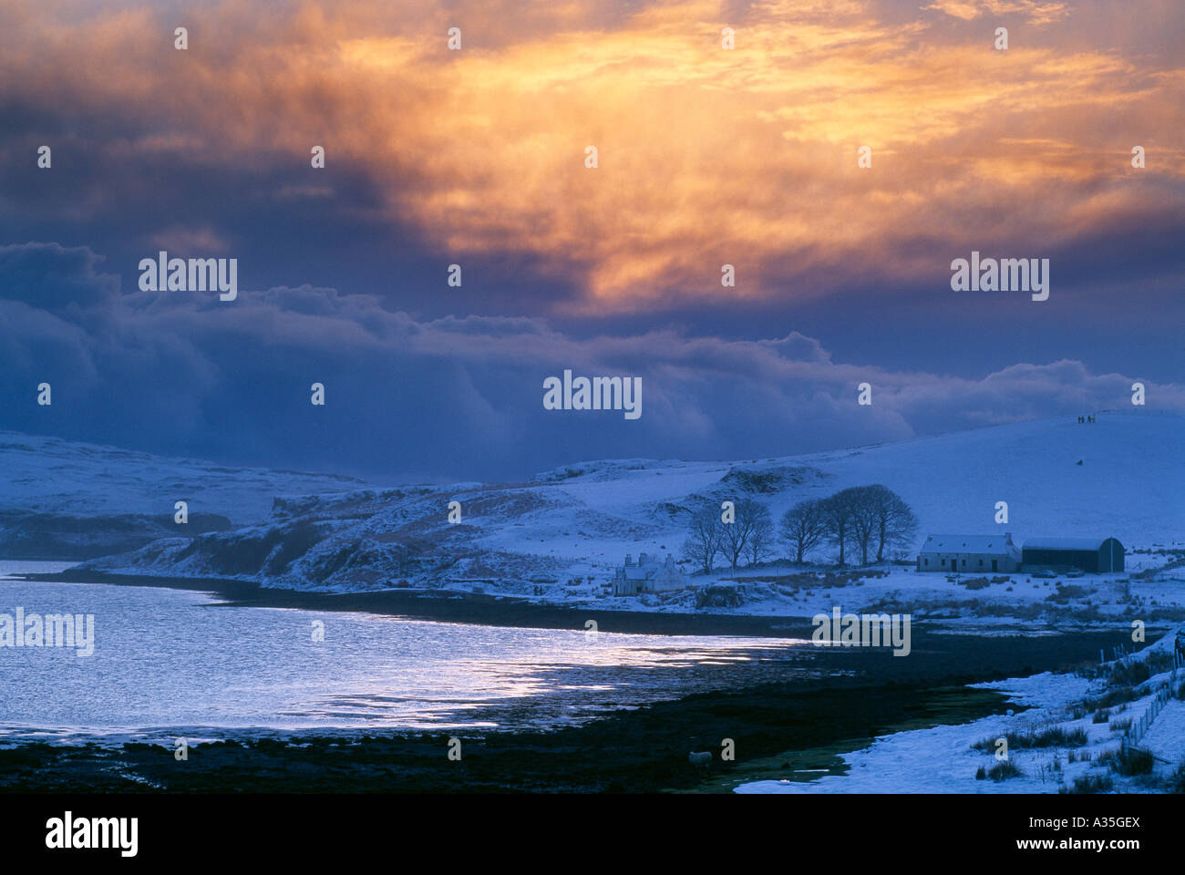 Farmhouse winter snow scotland hi-res stock photography and images - Alamy