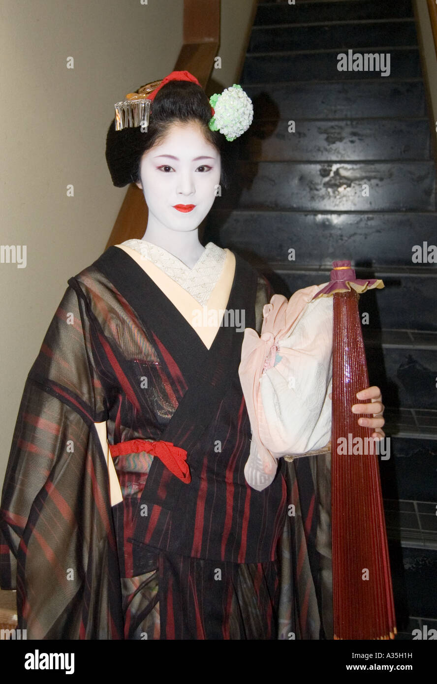 Vertical portrait of Geisha posing in Pontocho district of Kyoto Honshu ...