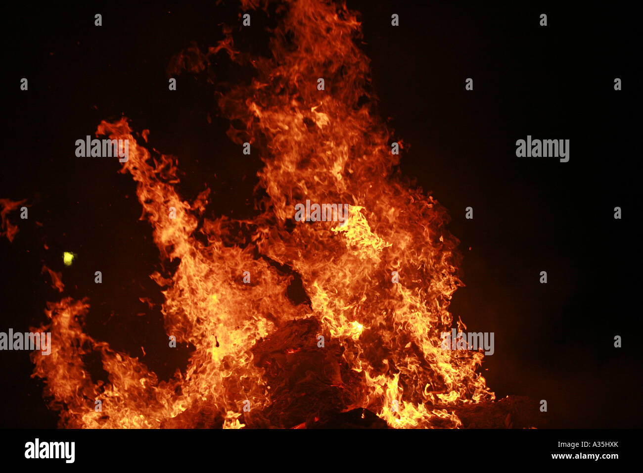 close up of a big wooden fire Stock Photo - Alamy