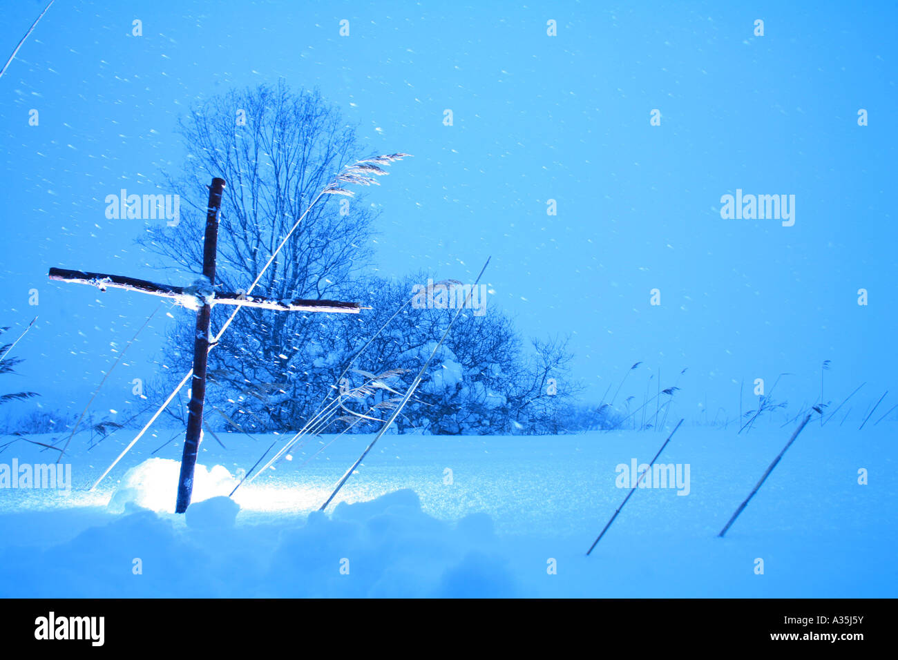 Cross in winterscene Stock Photo - Alamy