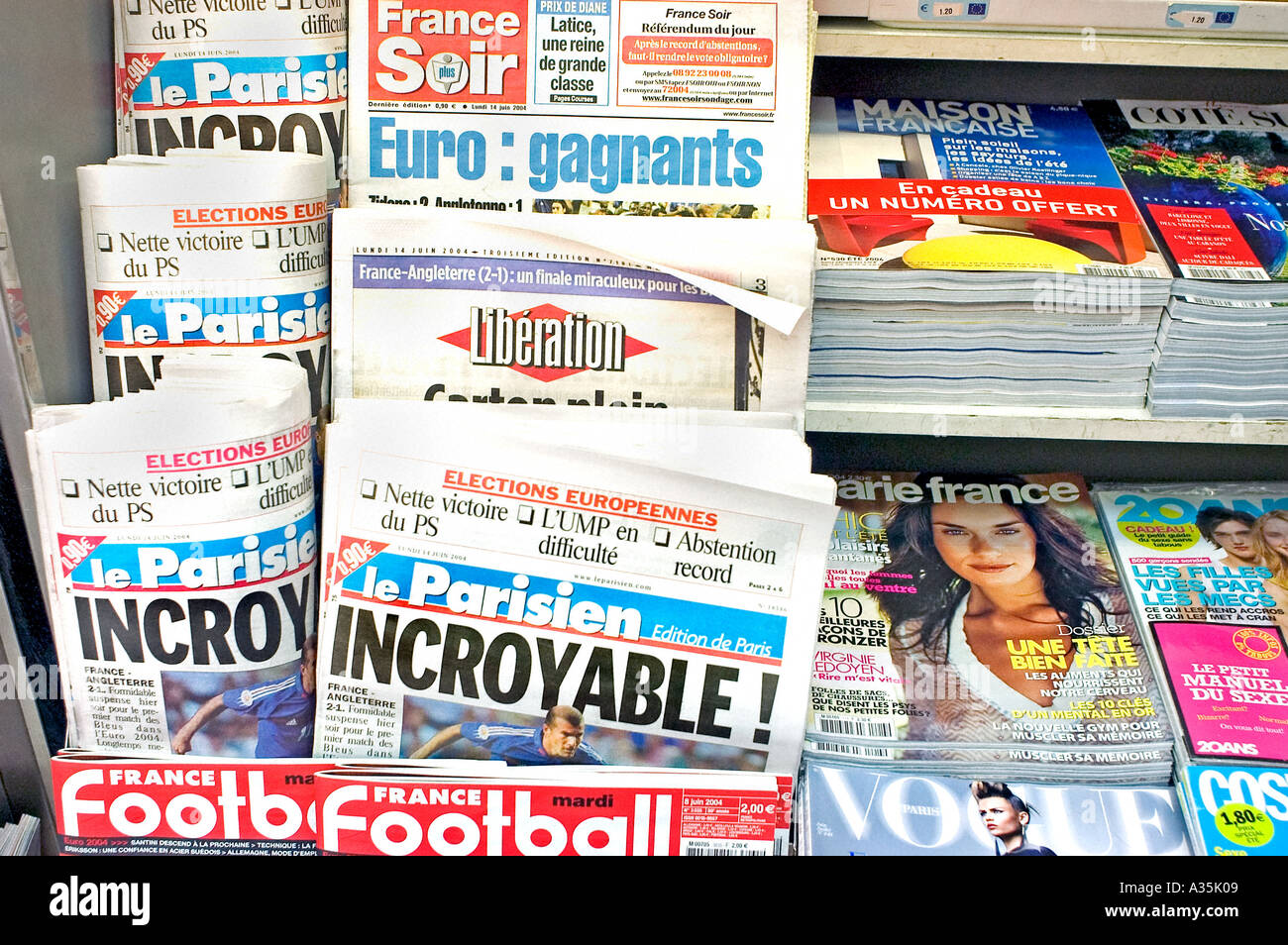 Stand of tabloid newspapers hi-res stock photography and images - Alamy