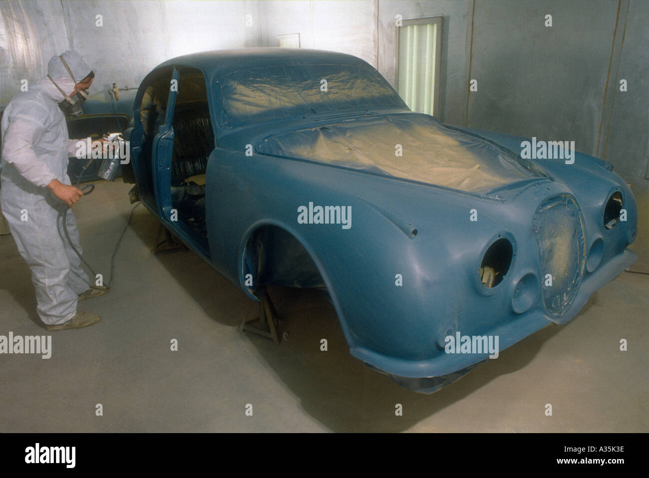 Paint spraying classic car Stock Photo - Alamy