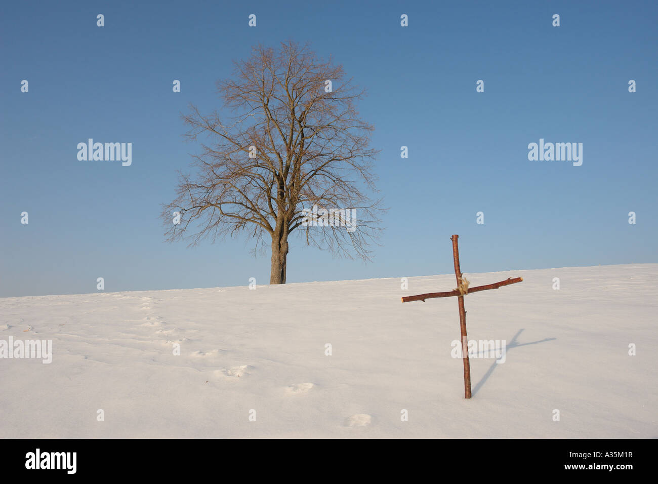 Cross in winterscene Stock Photo - Alamy