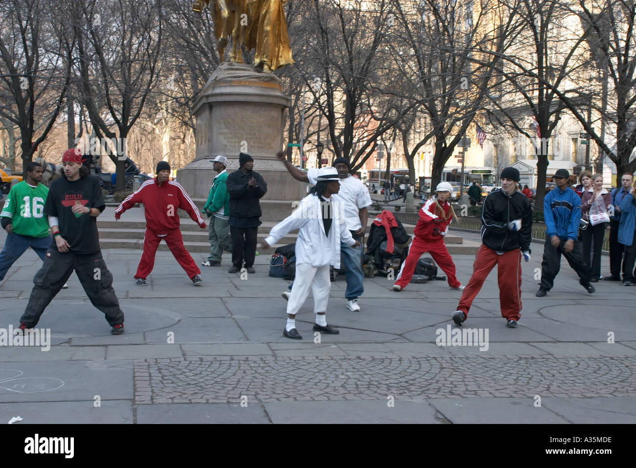 Street Performer New York City Near Central Park Stock Photo - Alamy