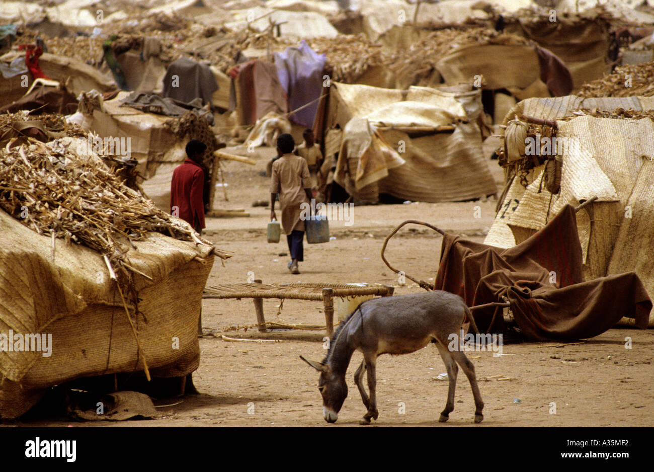 Sudan famine 1985 refugee camp hi-res stock photography and images - Alamy
