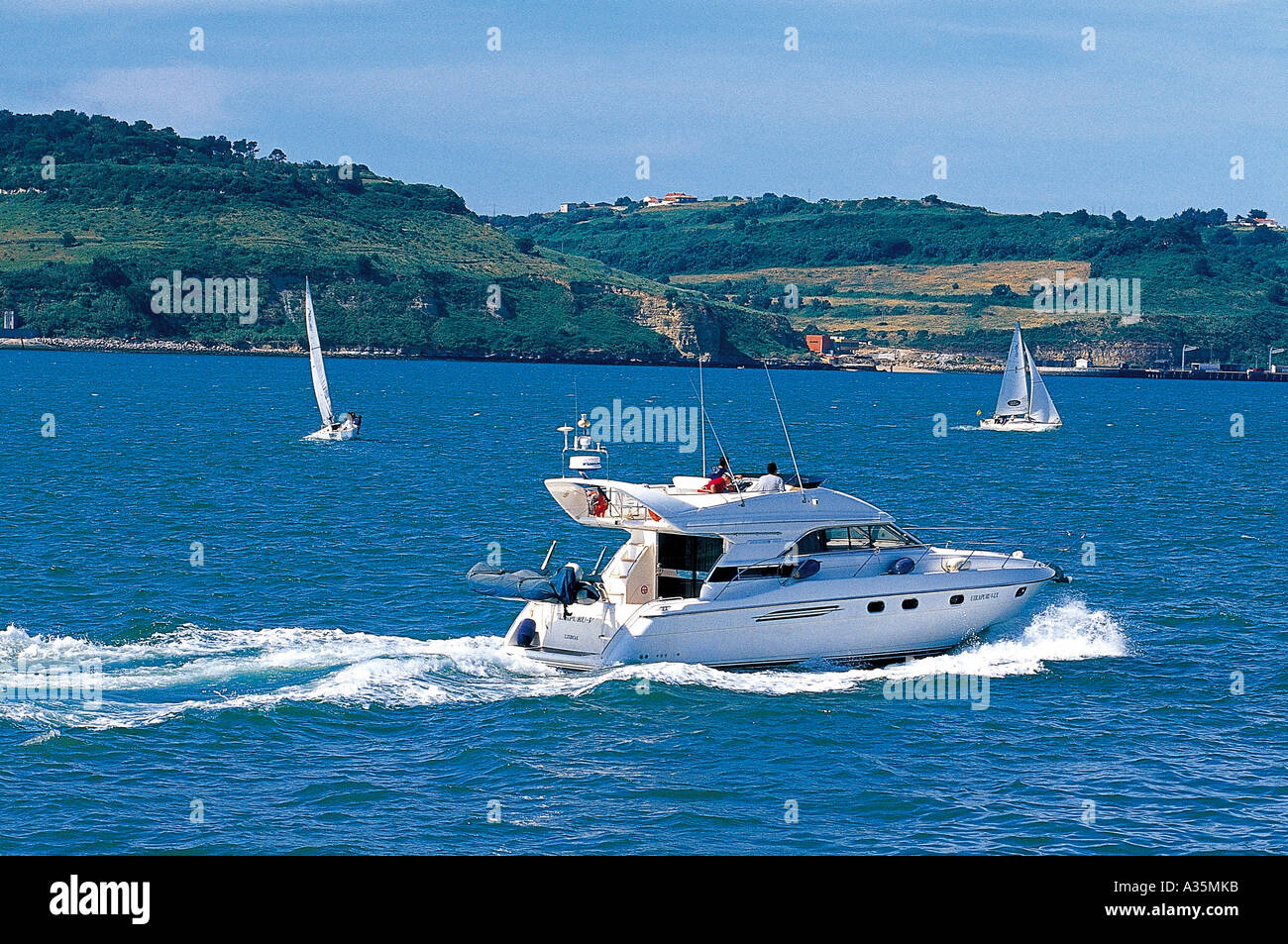 Motor powered boat hi-res stock photography and images - Alamy