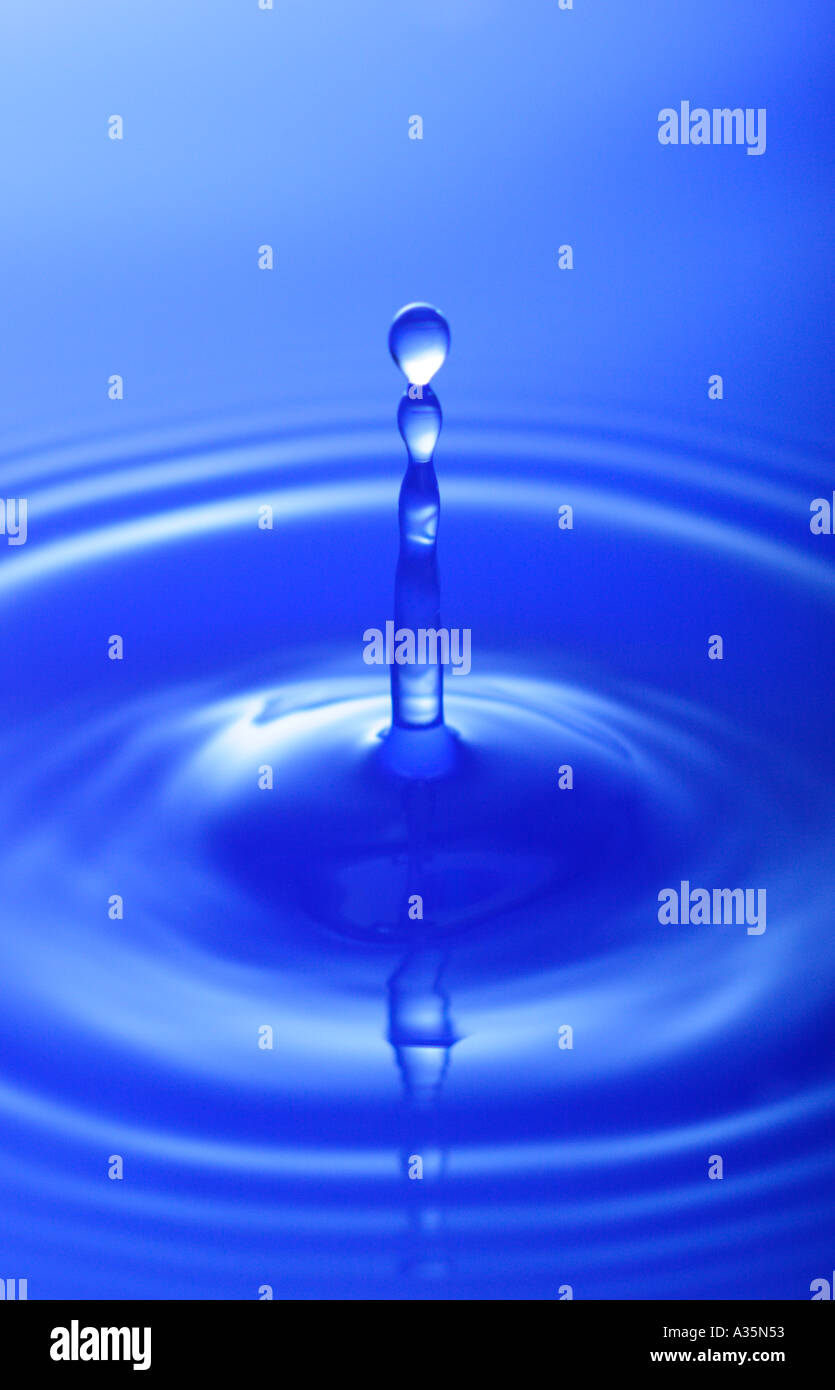 Stop action water splash hi-res stock photography and images - Alamy