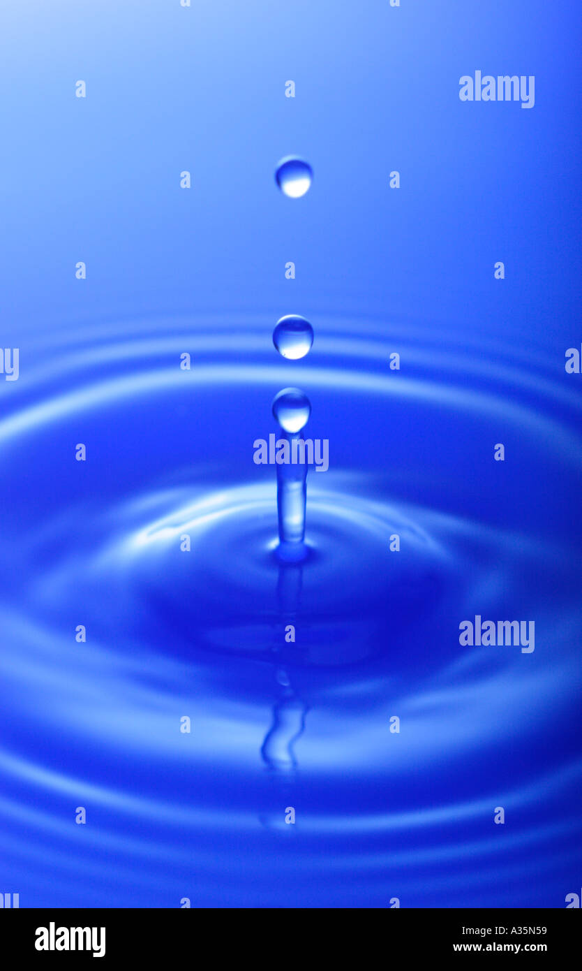 Splash caused by single drop of water Stock Photo - Alamy