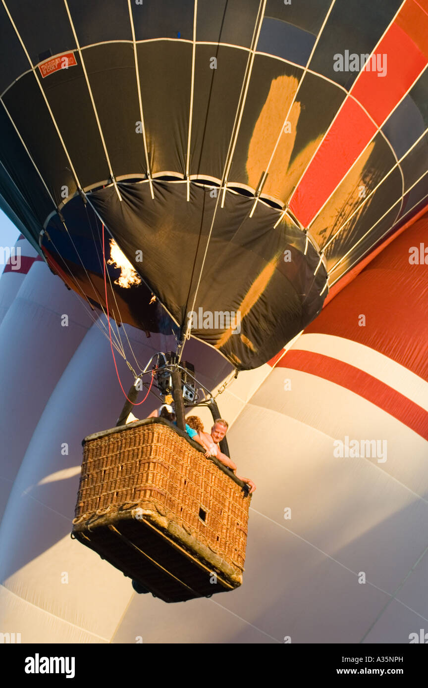 Ballooning hot air balloon waving hi-res stock photography and images ...