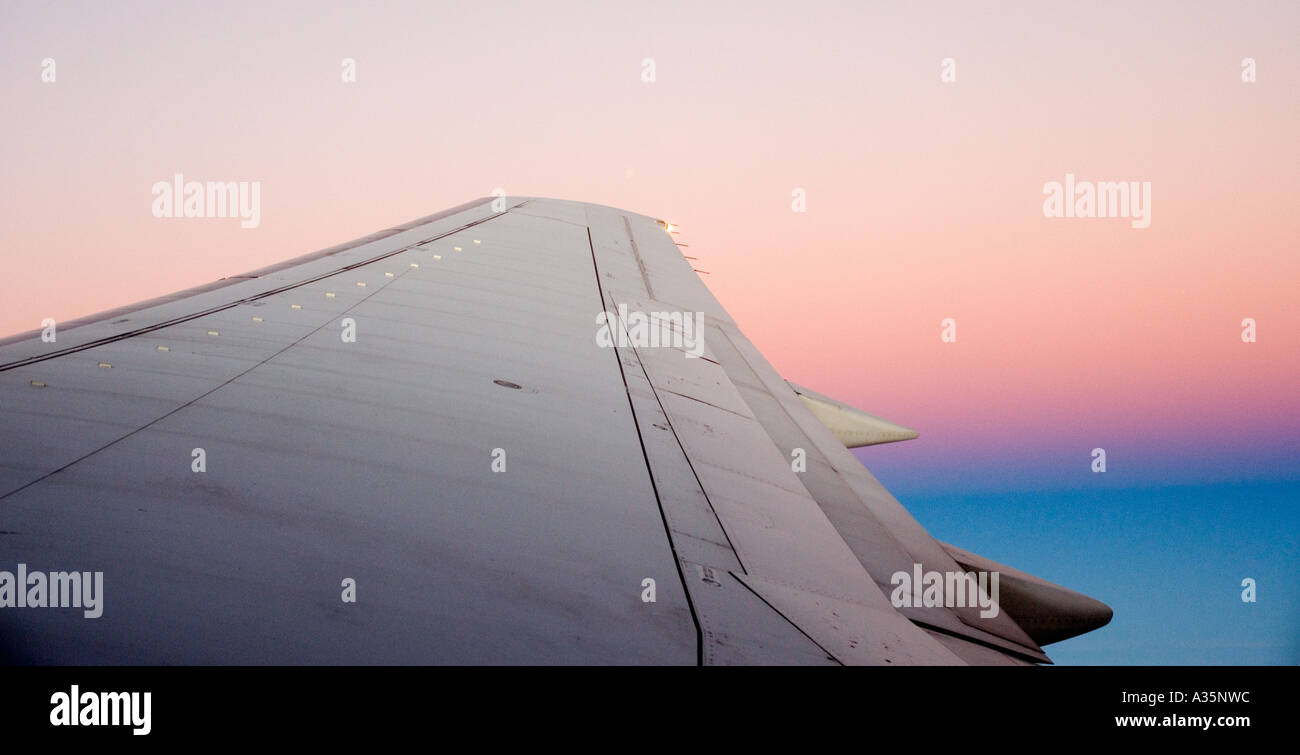 757 wing hi-res stock photography and images - Alamy