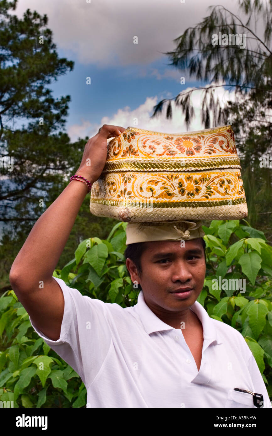 Man carrying on his head hi-res stock photography and images - Alamy