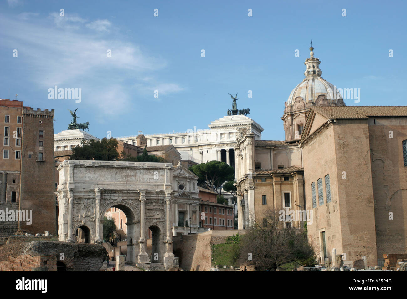 Roman skyline hi-res stock photography and images - Alamy