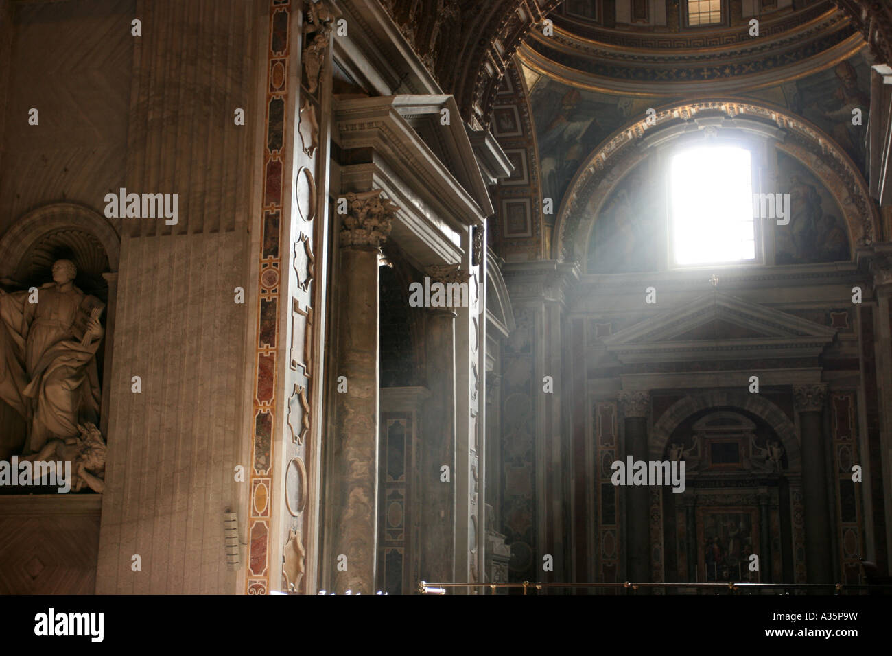 Shaft of light hi-res stock photography and images - Alamy