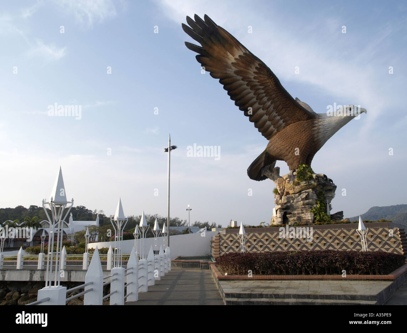 EAGLE SCULPTURE AT EAGLE SQUARE KUAH KANGKAWI MALAYSIA Stock Photo - Alamy