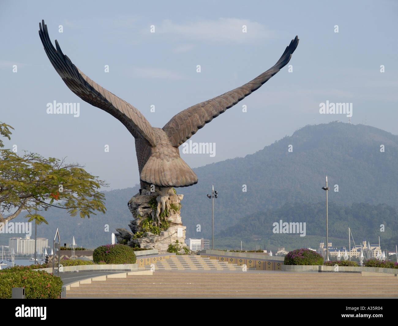 EAGLE SCULPTURE AT EAGLE SQUARE KUAH KANGKAWI MALAYSIA Stock Photo - Alamy