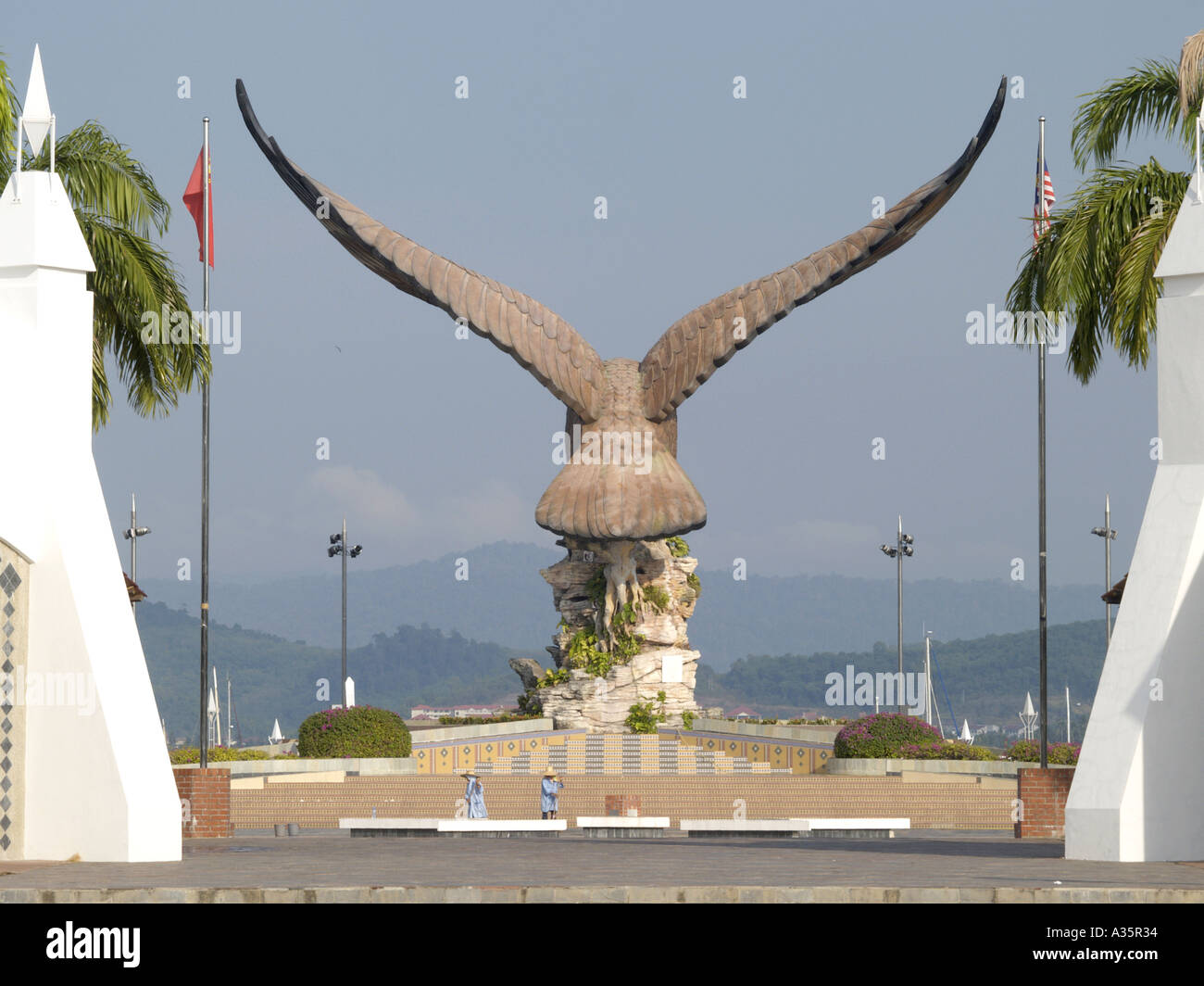 EAGLE SCULPTURE AT EAGLE SQUARE KUAH LANGKAWI MALAYSIA Stock Photo - Alamy