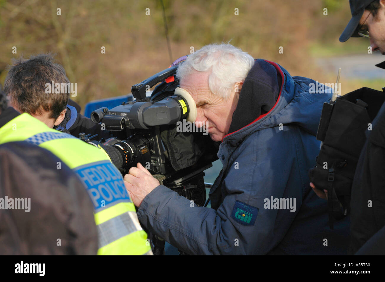 Television cameraman filming hi-res stock photography and images - Alamy
