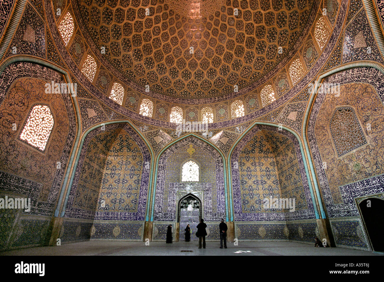 Sheikh Lotfallah Mosque in Imam Khomeini Square Esfahan Iran Stock ...
