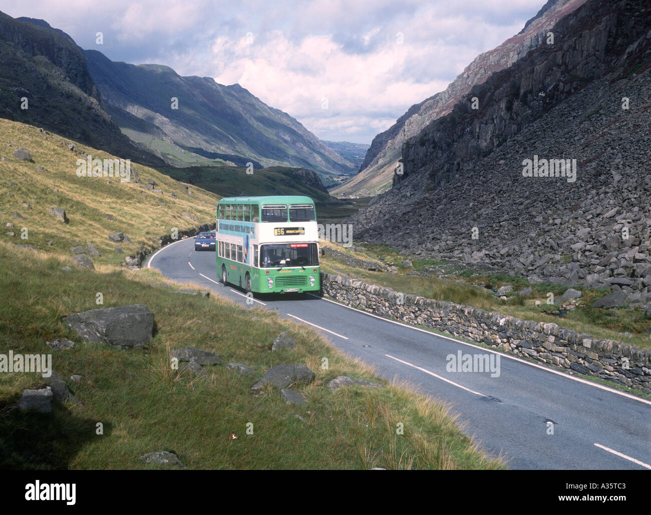 Bus in snowdonia uk hi-res stock photography and images - Alamy