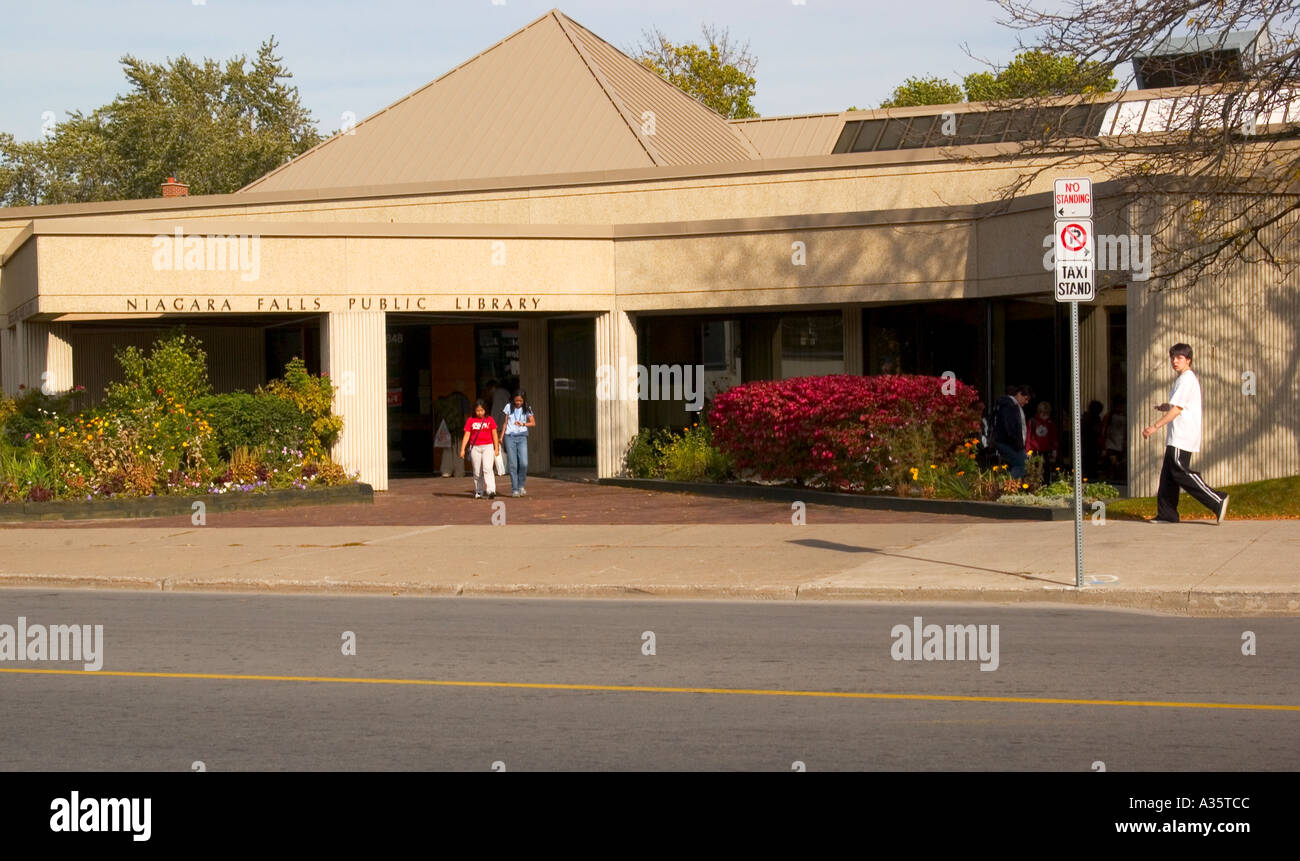 Niagara falls public library canada hi-res stock photography and images ...
