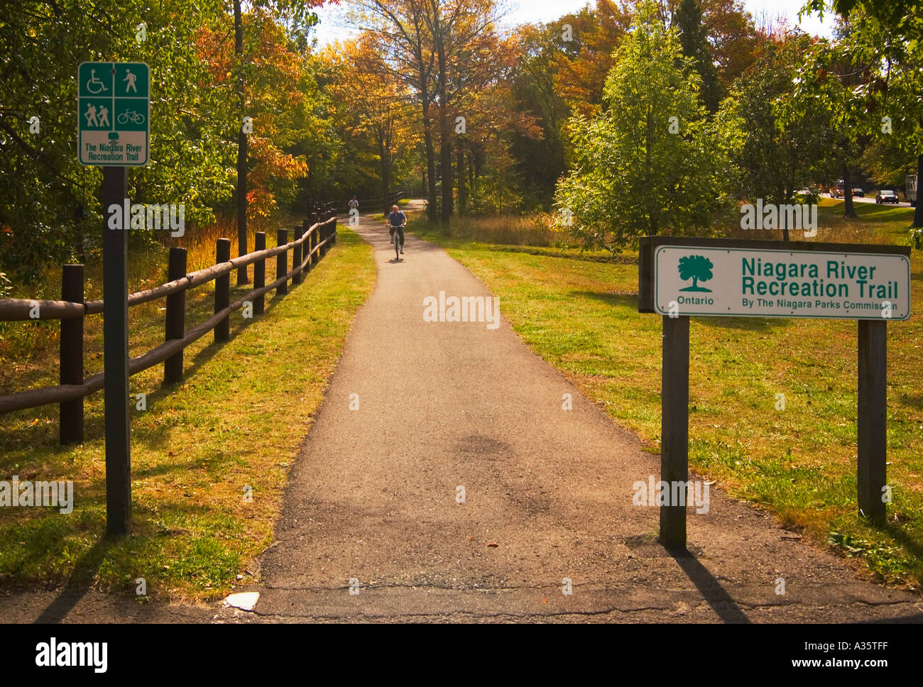 Niagara river pedestrian trail hi-res stock photography and images - Alamy