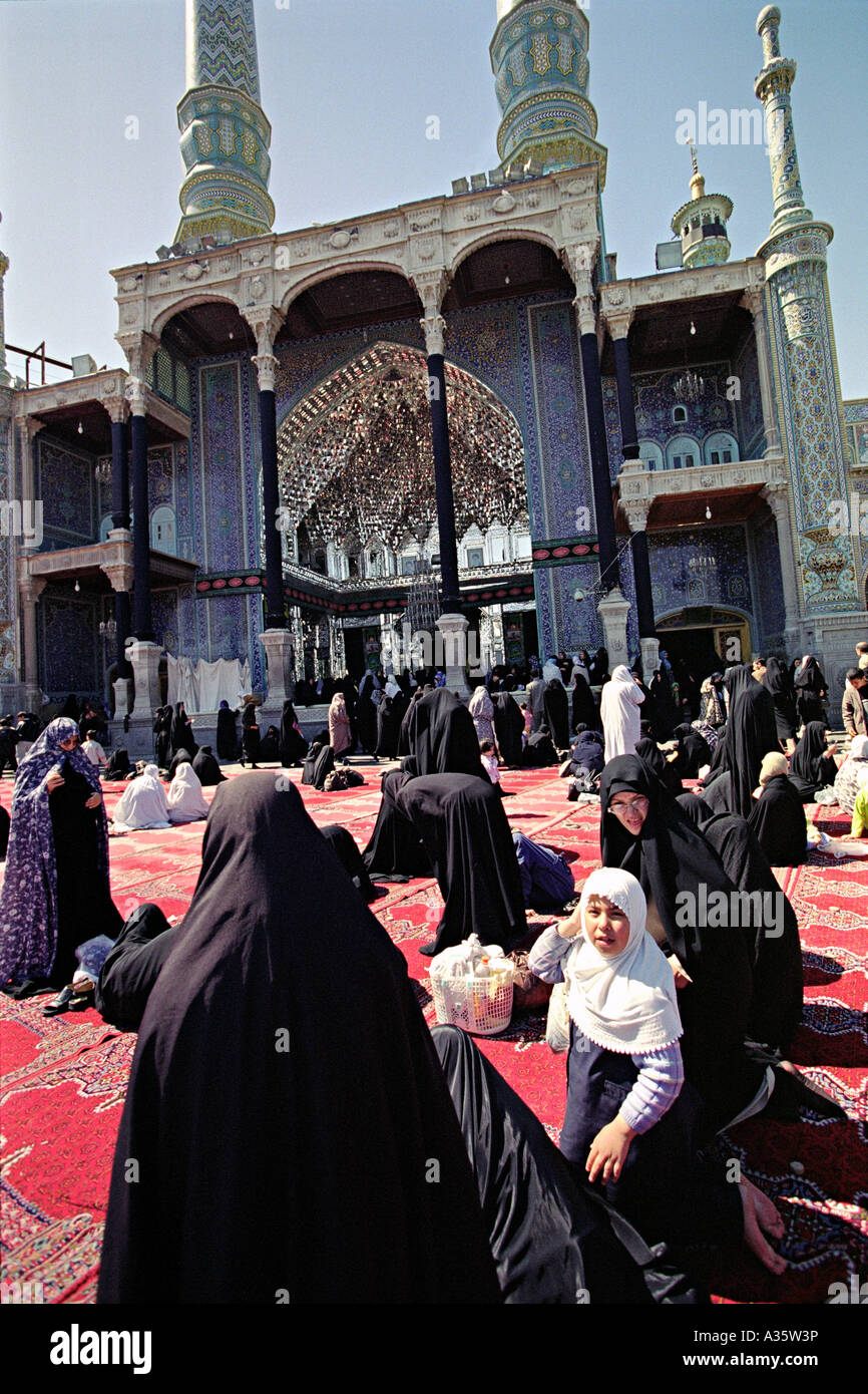 Women at the Hazrat e Masumeh Shrine in Qom, Iran Stock Photo - Alamy