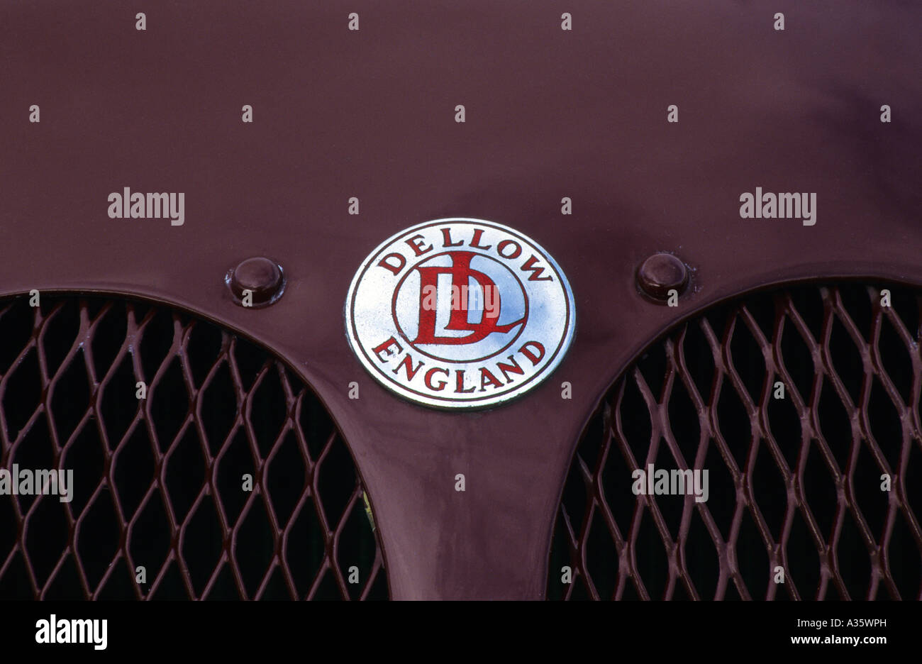 Dellow car badge. English car manufacturer 1949 to 1959 Stock Photo - Alamy