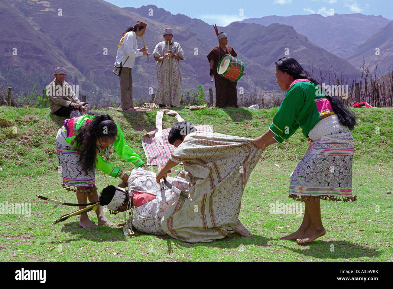 Shipibo hi-res stock photography and images - Alamy