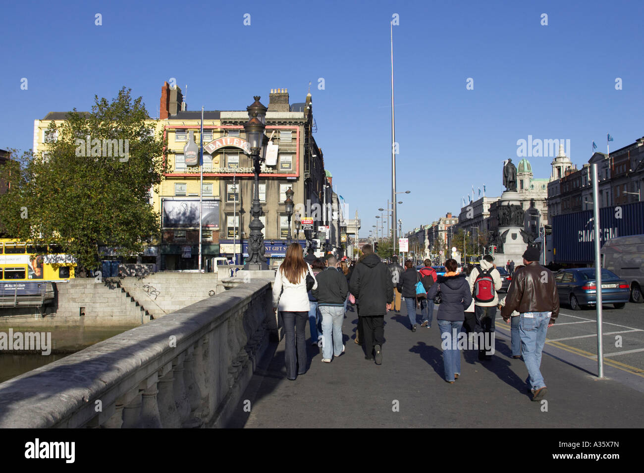 Up and over bridge hi-res stock photography and images - Alamy