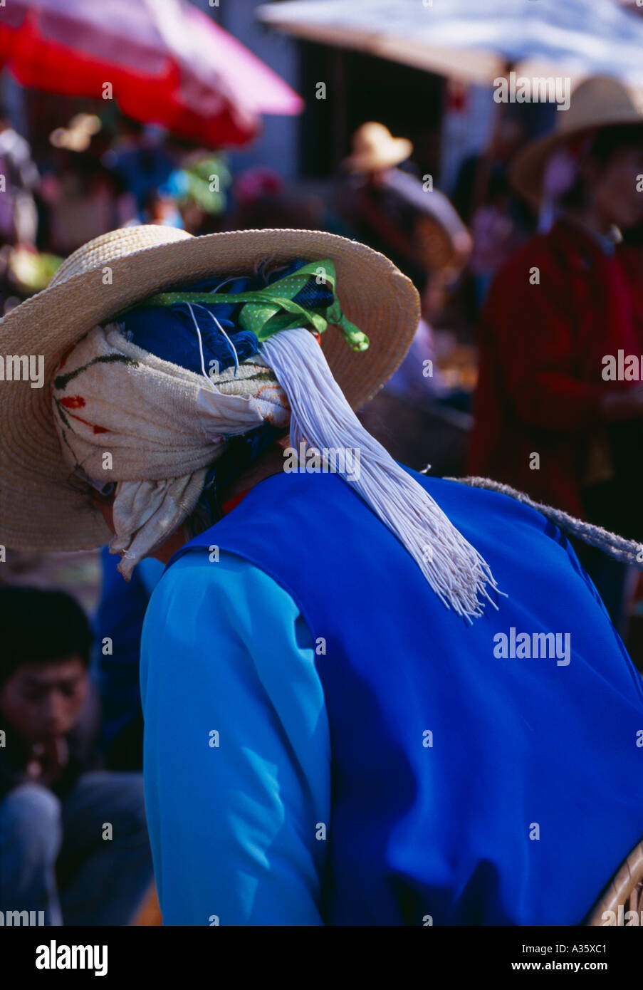 Hunched woman hi-res stock photography and images - Alamy