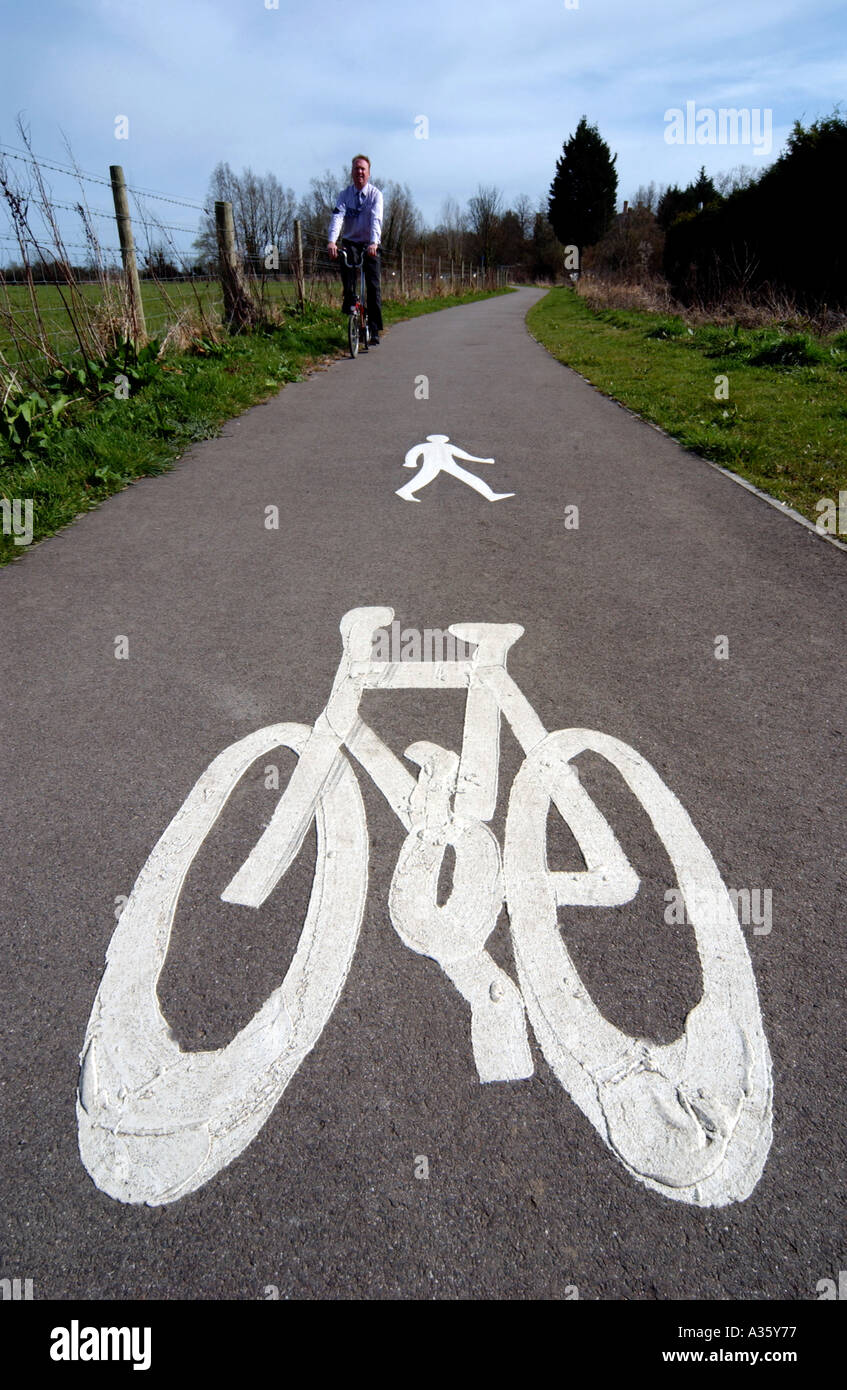 Cycle path and sign Stock Photo - Alamy