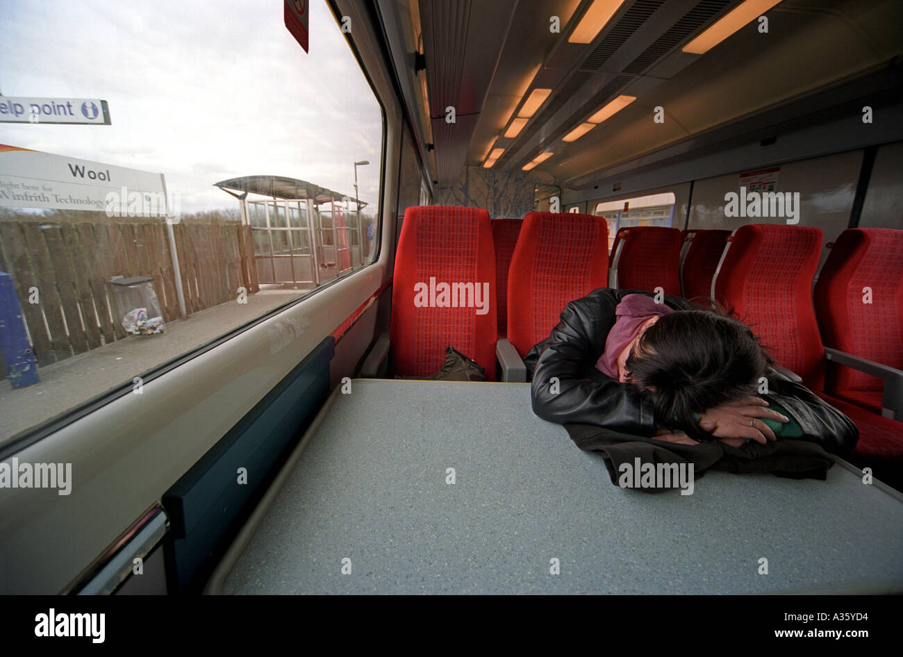 English trains passenger train hi-res stock photography and images - Alamy