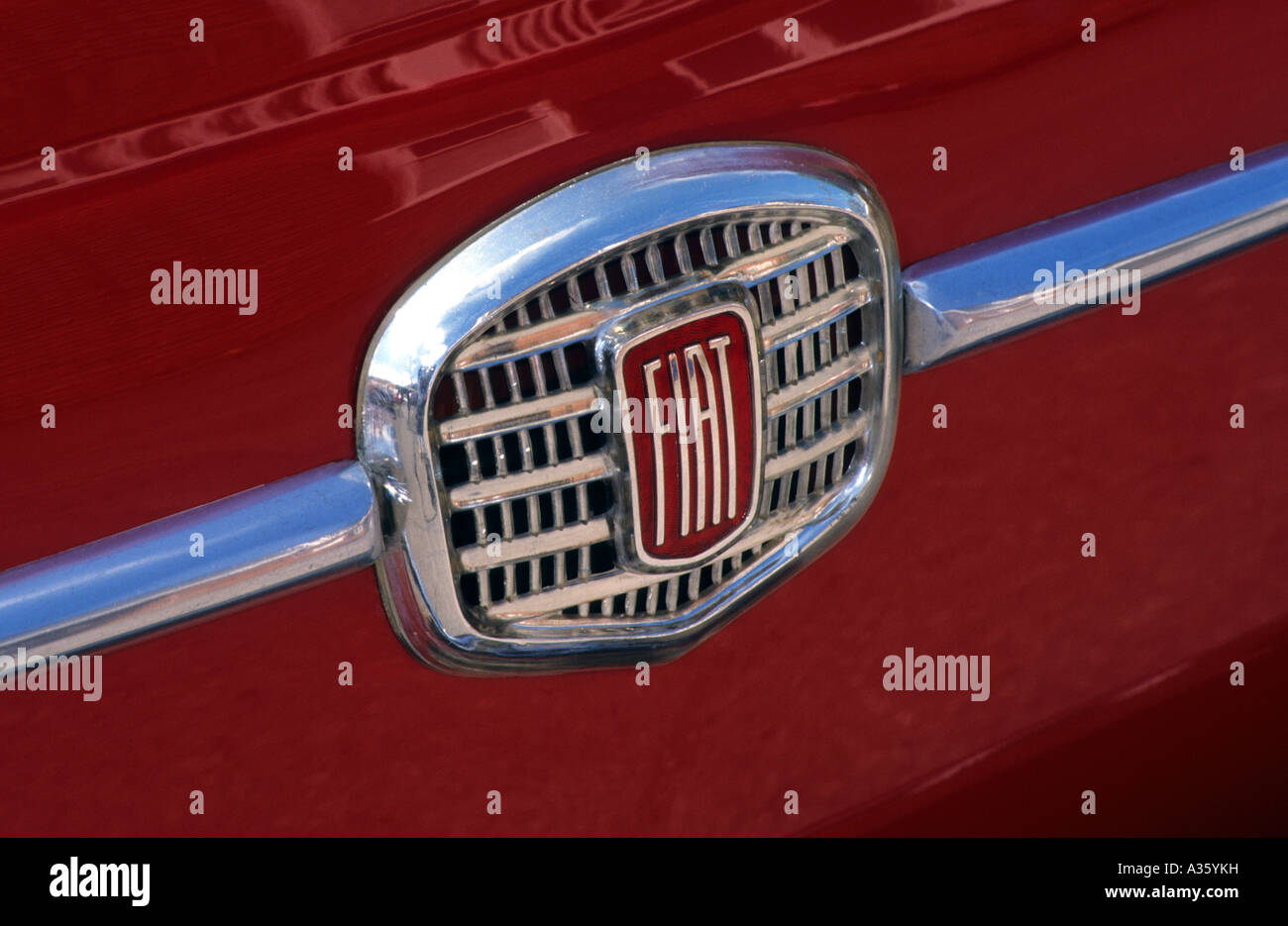 Fiat 500 badge hi-res stock photography and images - Alamy