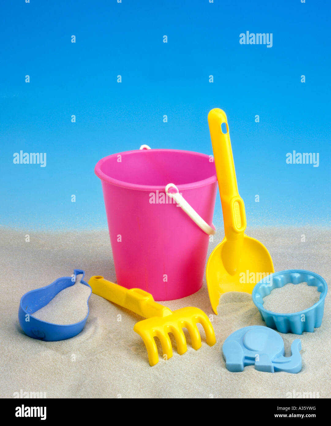 Sand scoops hi-res stock photography and images - Alamy