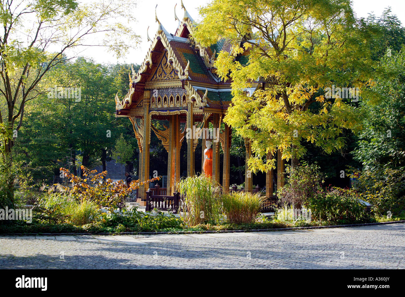 Thai-Sala im Westpark Muenchen, Buddha temple Munich Stock Photo - Alamy