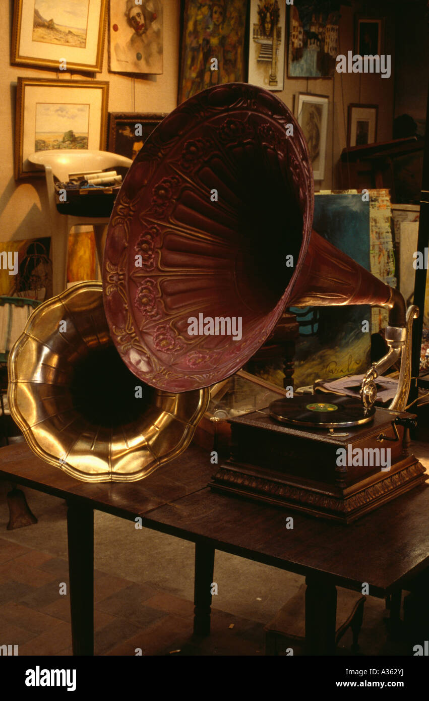Phonograph record hi-res stock photography and images - Alamy
