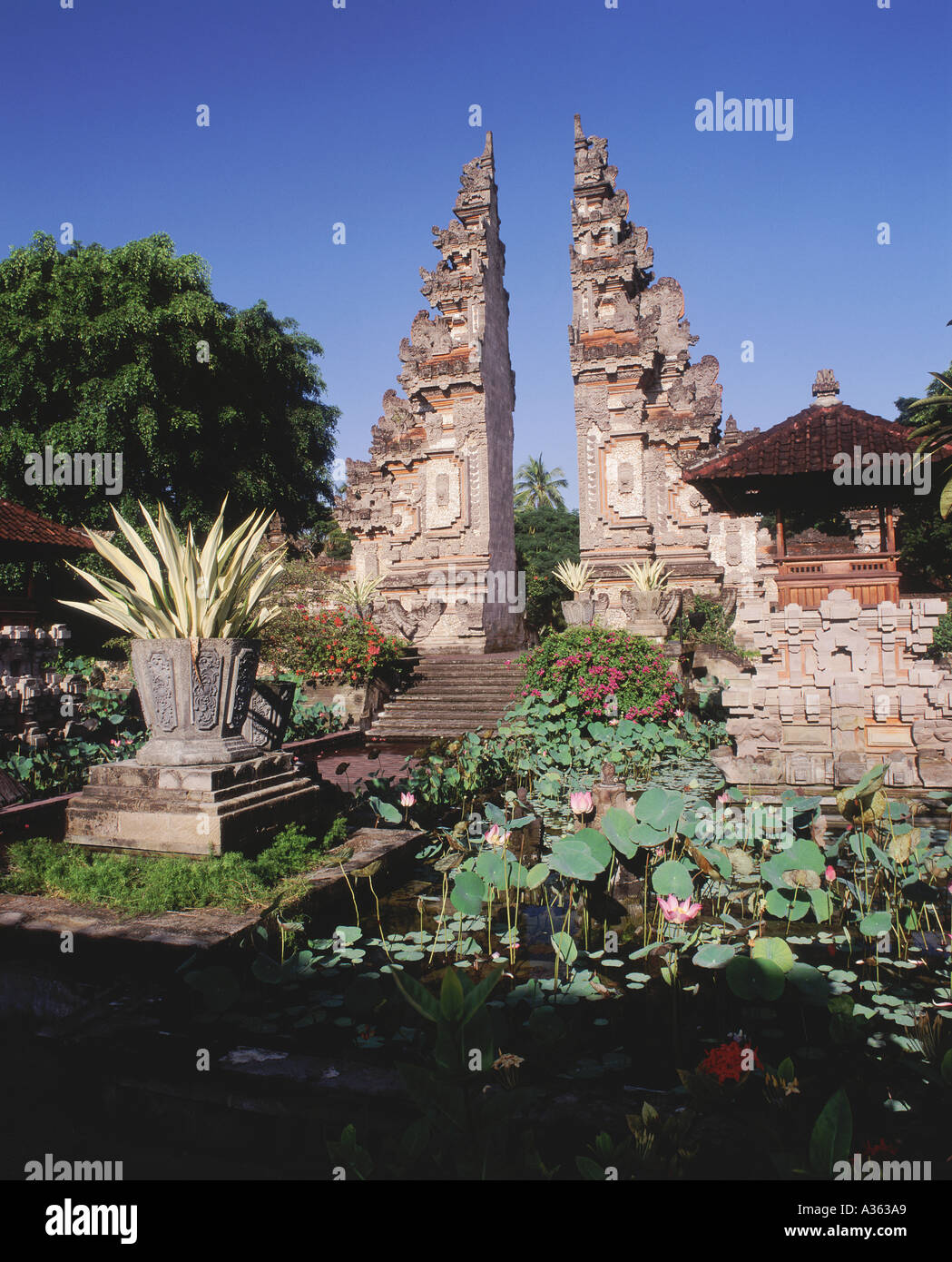 A traditional Balinese gateway Nusa Dua Bali Indonesia Stock Photo - Alamy
